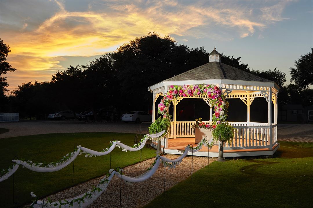 Yellow House Bed and Breakfast & Event Center - Salado, TX - Wedding Venue