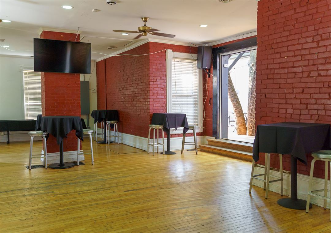 The Levee Bar & Grill - Kansas City, MO - Party Venue