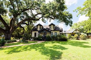 Oak Tree Manor Weddings - Spring, TX - Wedding Venue