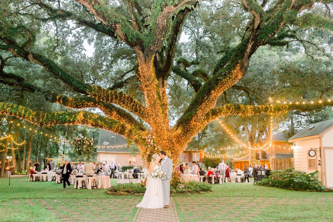 Oak Tree Manor Weddings - Spring, TX - Wedding Venue