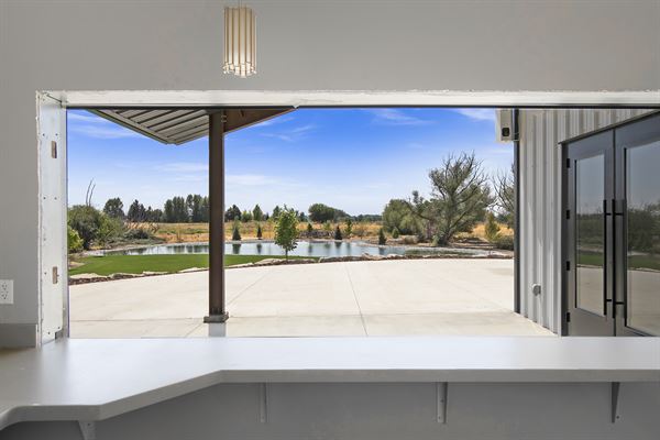 Rustic Daisy Event Barn - Nampa, ID - Wedding Venue