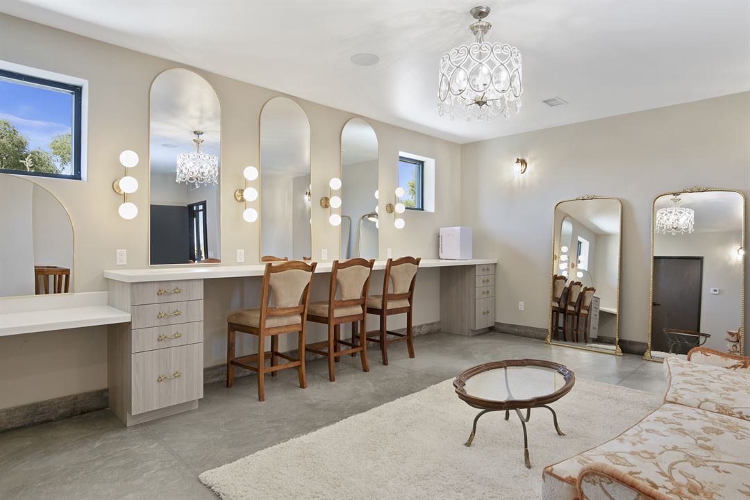 Rustic Daisy Event Barn - Nampa, ID - Wedding Venue