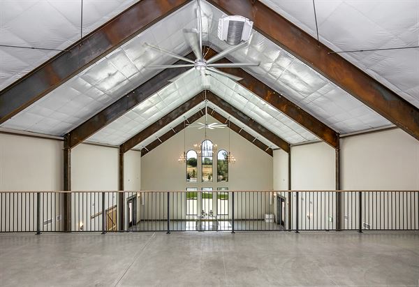 Rustic Daisy Event Barn - Nampa, ID - Wedding Venue