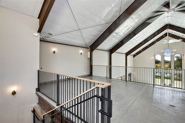 Rustic Daisy Event Barn - Nampa, ID - Wedding Venue