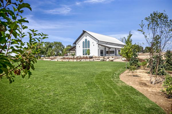 Rustic Daisy Event Barn - Nampa, ID - Wedding Venue